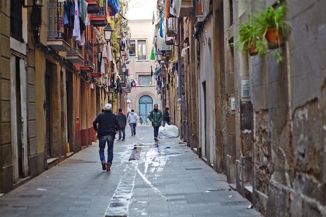 Prostitución En El Raval Un Viaje De Luces Y Sombras Revista Rambla